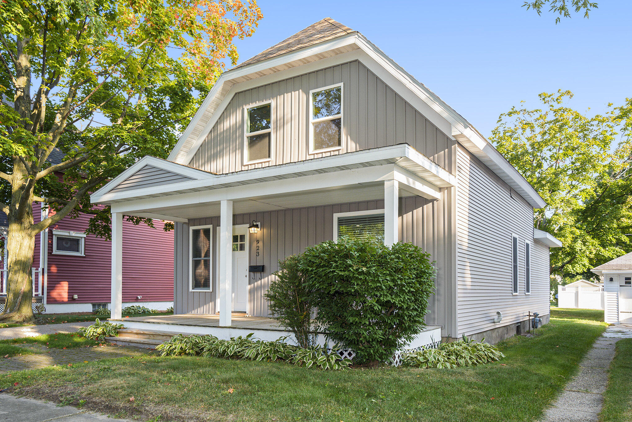 923 Michigan Avenue, St. Joseph, MI 49085 | MLS 25047879 | Listing ...