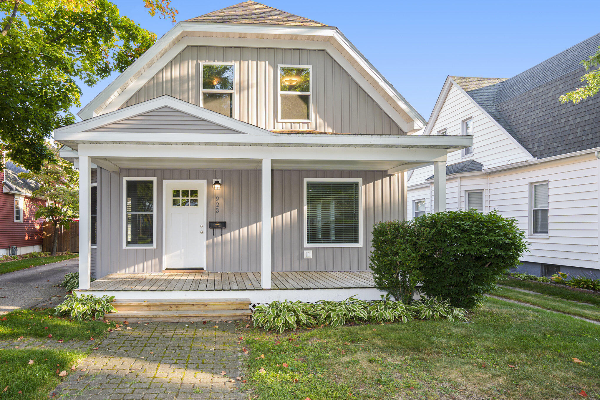 923 Michigan Avenue, St. Joseph, MI 49085 | MLS 25047879 | Listing ...