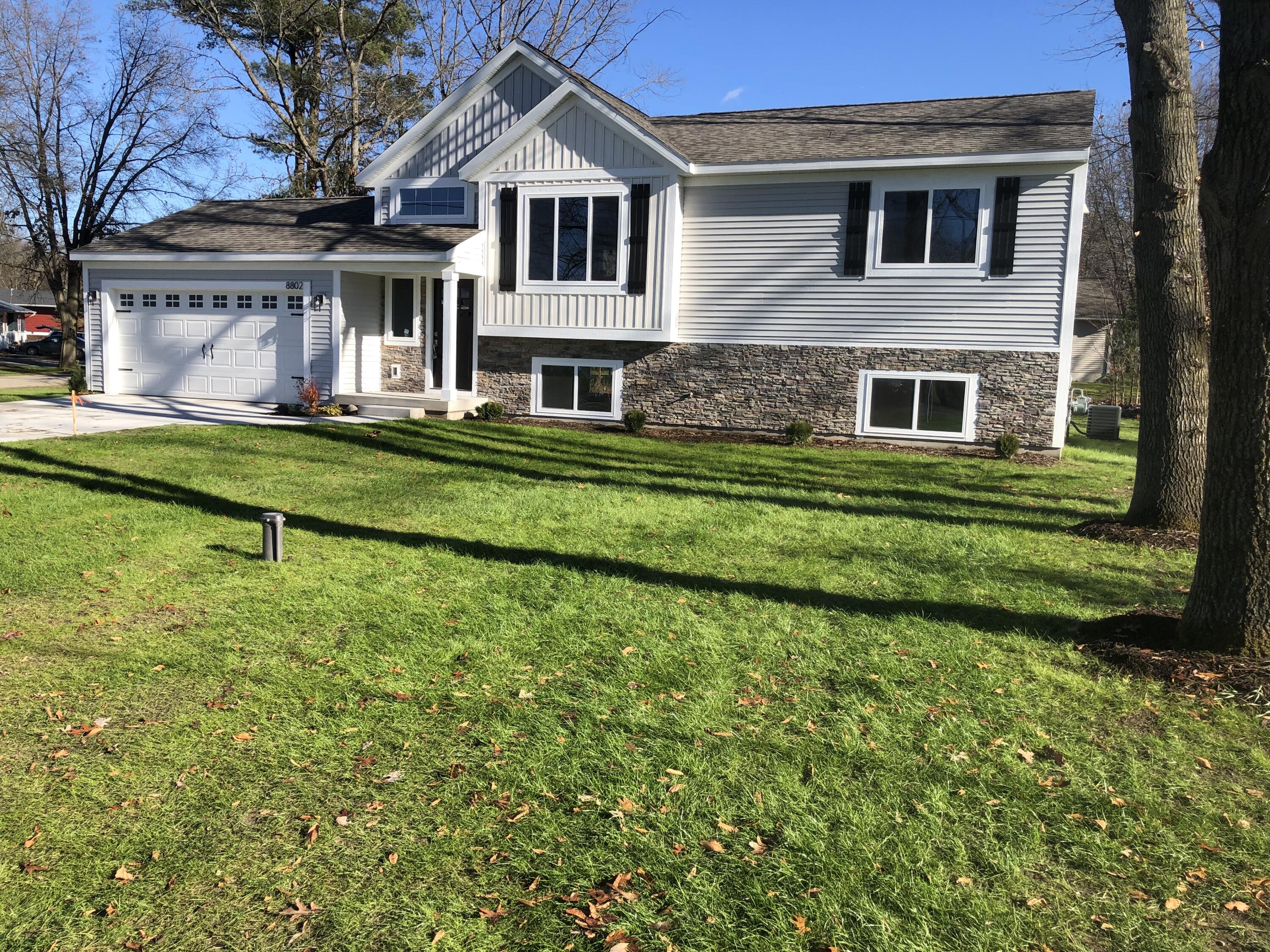 8802 Huron Drive, Howard City, MI 49329 | MLS 22050963 | Listing ...