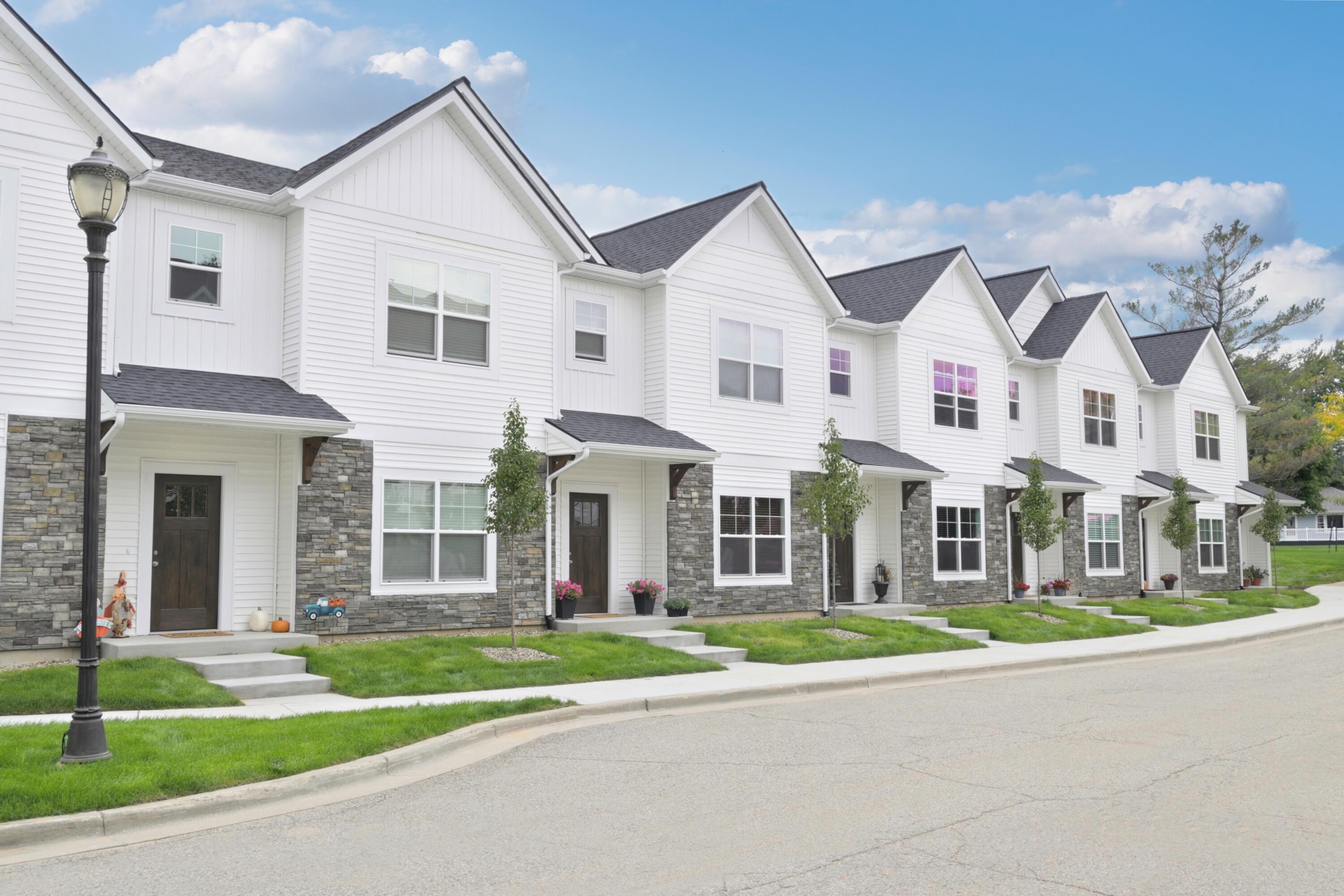 620 Bedford Falls Drive Unit 94, Sparta, MI 49345 | MLS 22029991 ...