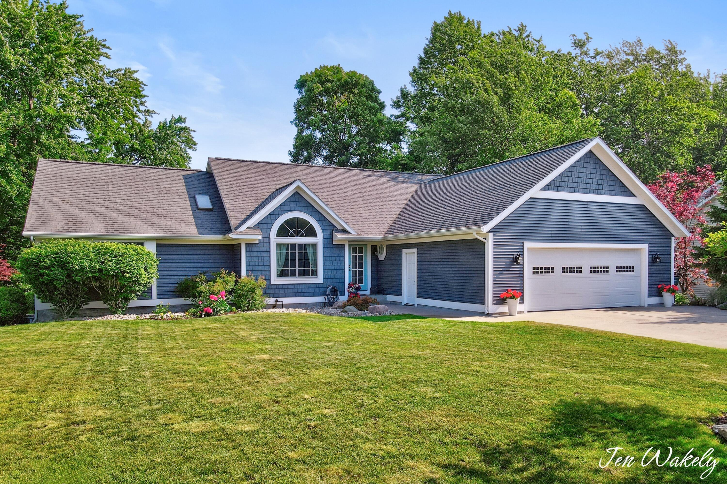 278 Caravan Drive, Norton Shores, MI 49441 | MLS 25028821 | Listing ...