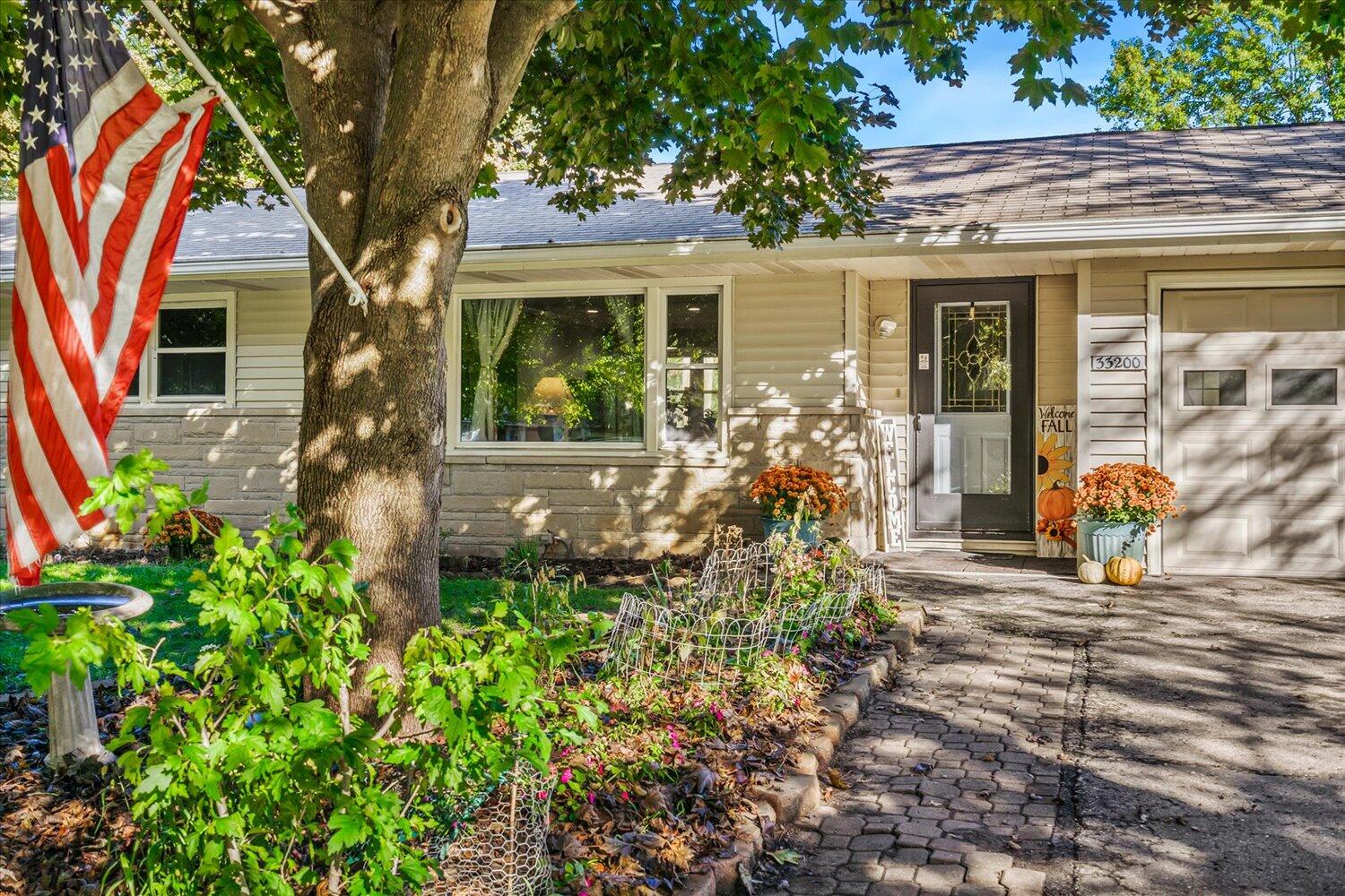 33200 Thelma Avenue, Paw Paw, MI 49079 | MLS 25054869 | Listing ...
