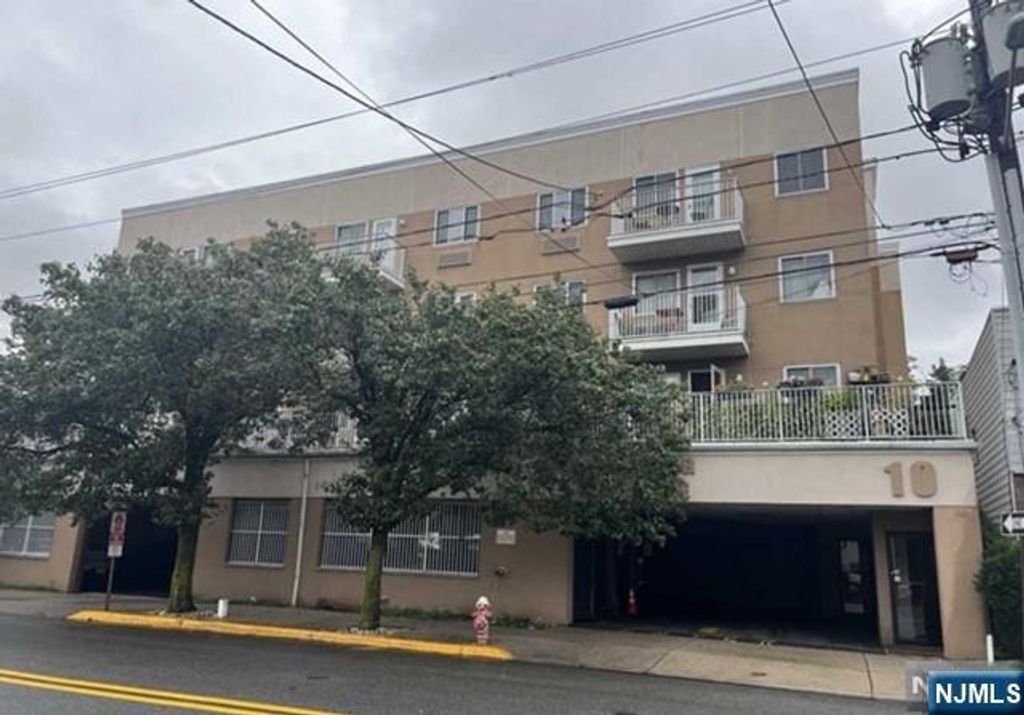 10 Palisade Avenue, Cliffside Park, NJ 07010, MLS #25010649 - Howard Hanna