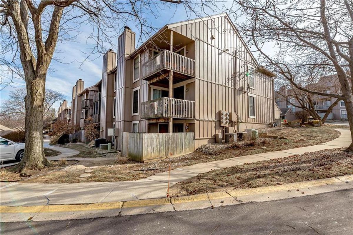 12722 W 110th Ter, Overland Park, KS 66210 for sale - Stessa